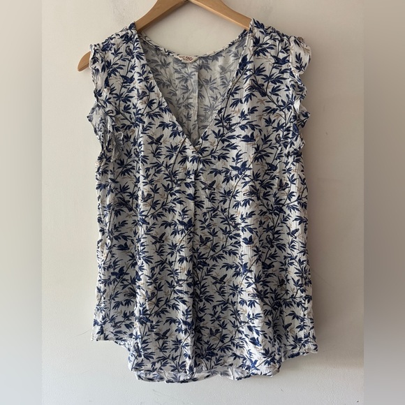 Fat Face | Tops | Fat Face Blue And White Pattern V Neck Short Sleeve ...